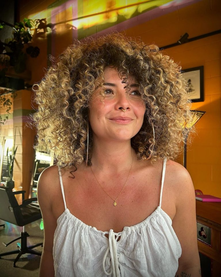 20 Curly Balayage Hair Ideas To Enhance Your Hair’s Texture