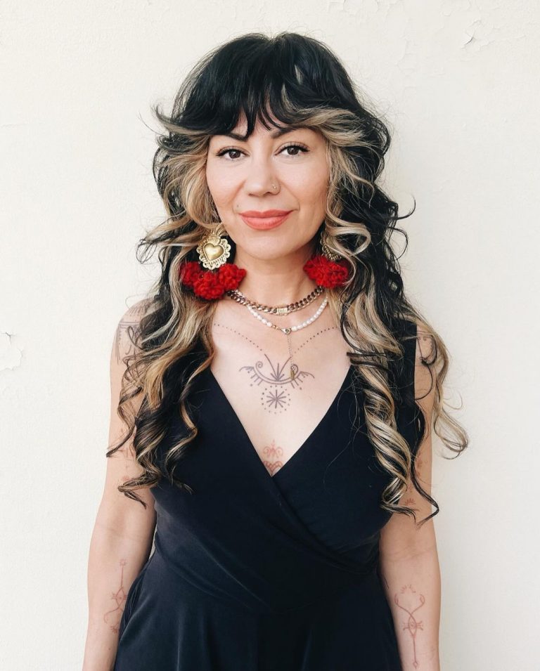 ‘70s Feathered Hair Is Back And These Are 20 Ways To Style It