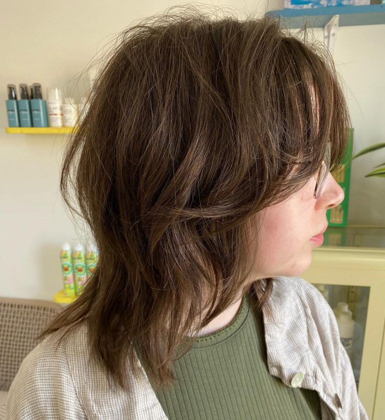 19 Stunning Medium Shaggy Hairstyles For All Hair Types