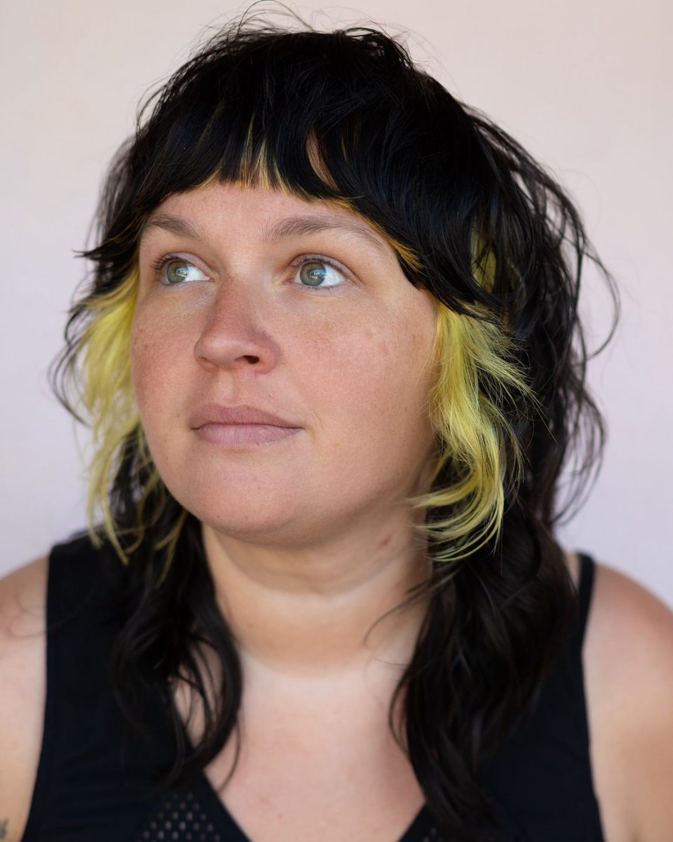 19 Stunning Medium Shaggy Hairstyles For All Hair Types