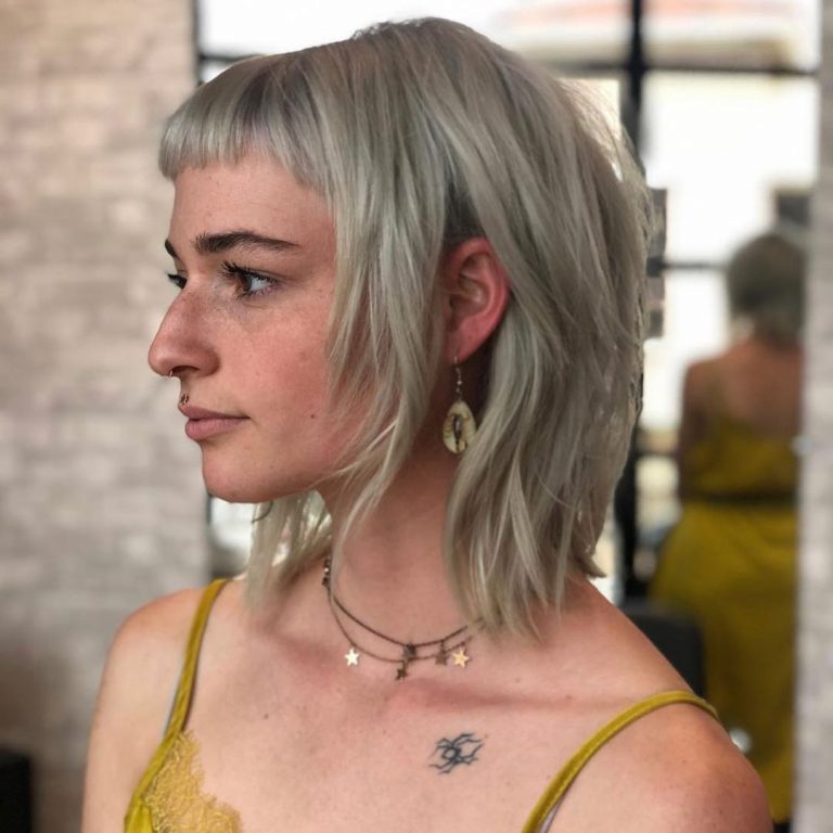 19 Stunning Medium Shaggy Hairstyles For All Hair Types