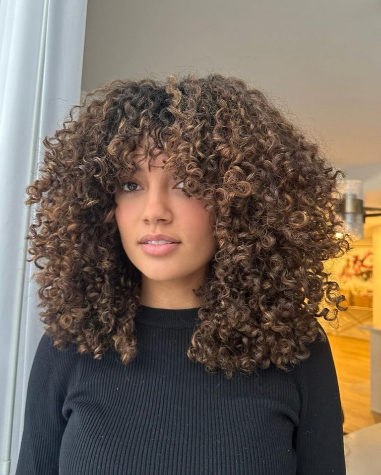 20 ideas de balayage rizado para realzar la textura de tu cabello