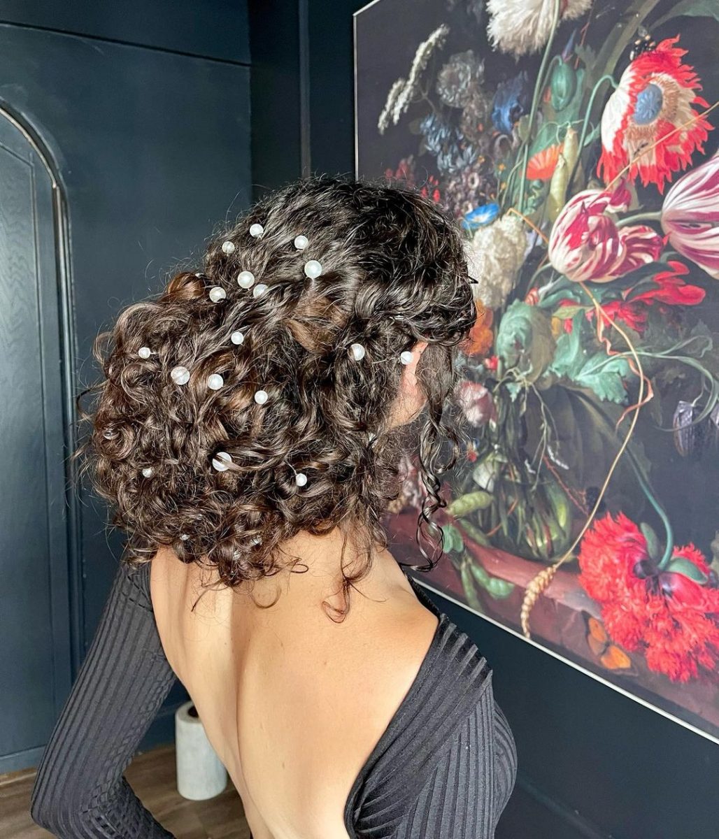 19 Inspiring Curly Prom Hairstyles Perfect For Your Big Night