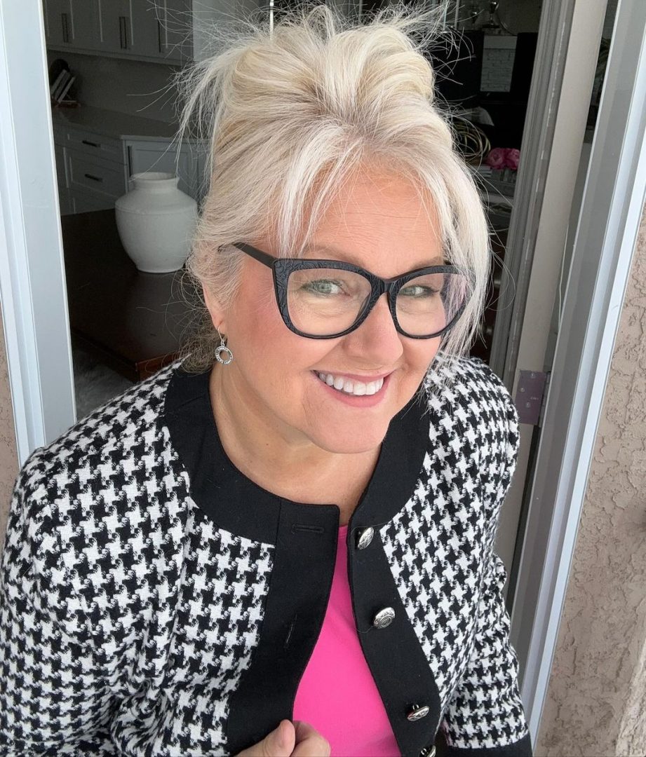 50 Best Hairstyles For Women Over 60 With Round Faces