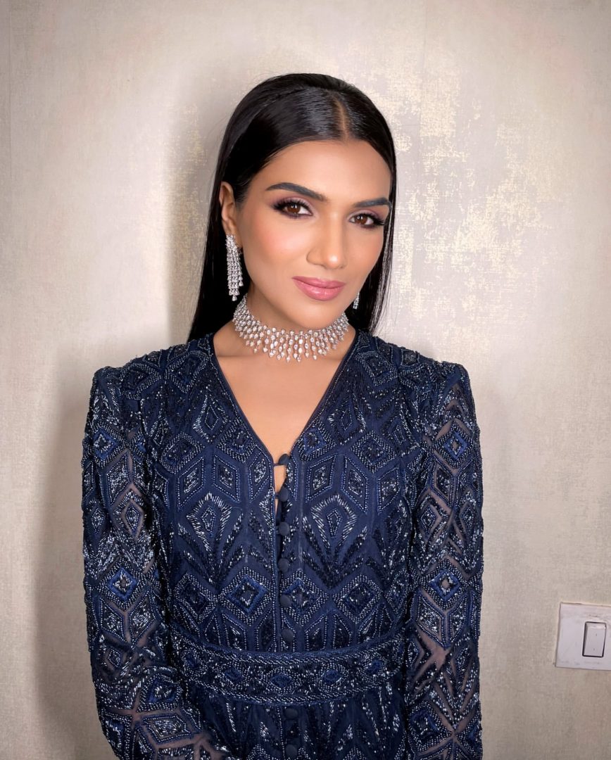 These Red Carpet-Ready Sleek Hairstyles Will Get You In The Spotlight