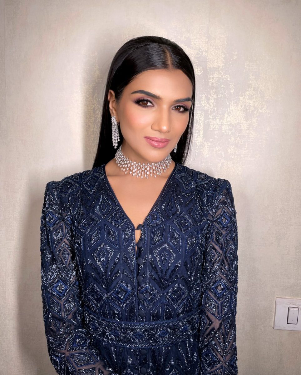 These Red Carpet-Ready Sleek Hairstyles Will Get You In The Spotlight