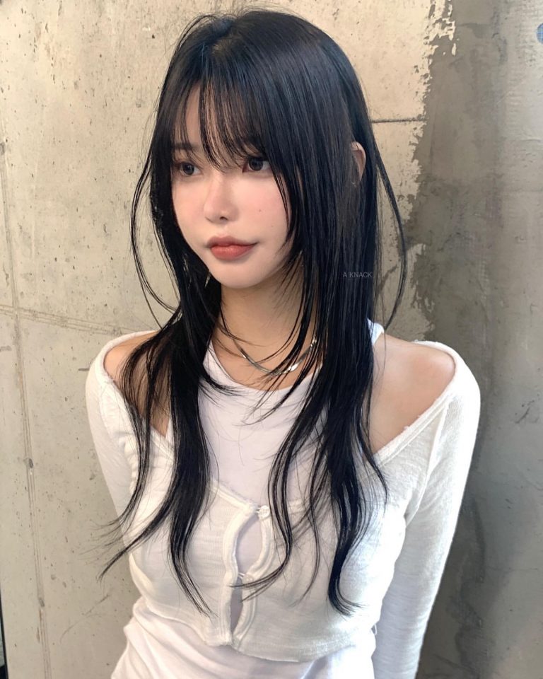 24 Straight Hairstyles Packed With Volume And Texture