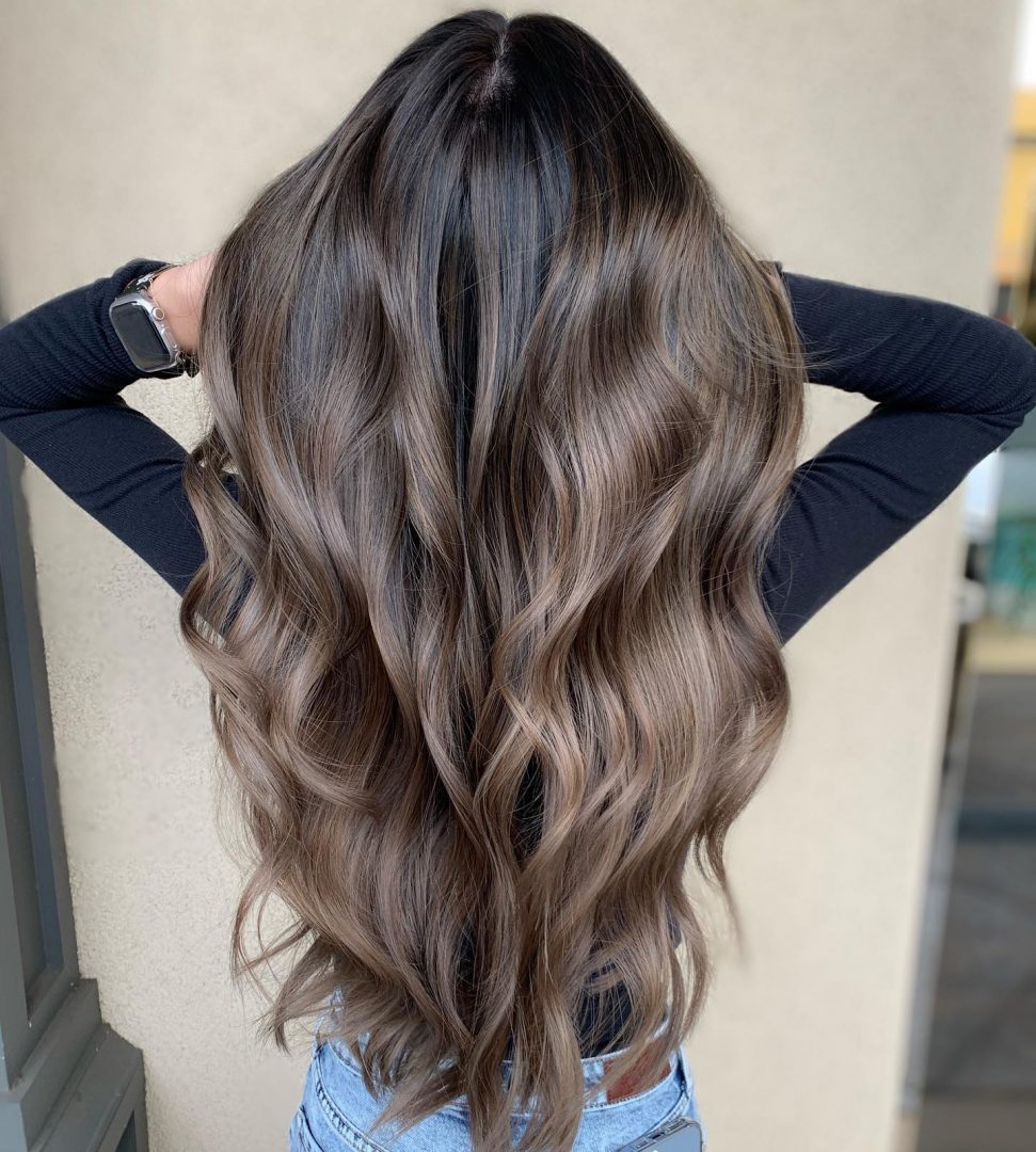 Mushroom Brown Hair Is The Minimalist Trend Of The Season