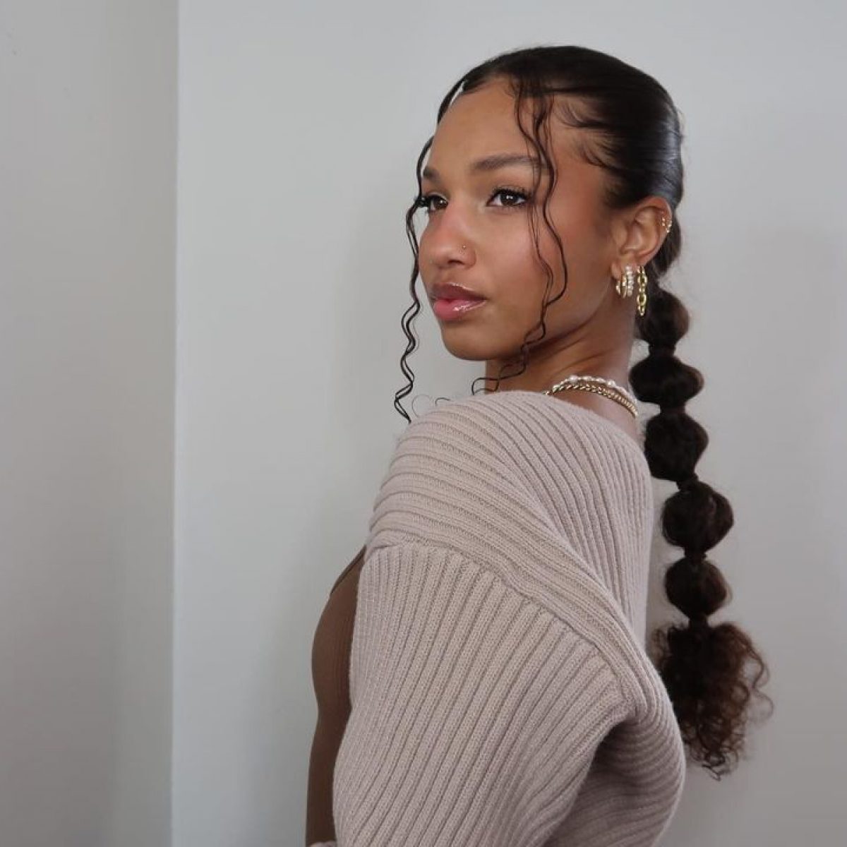 19 Fancy Curly Hairstyles For A Glamorous Look