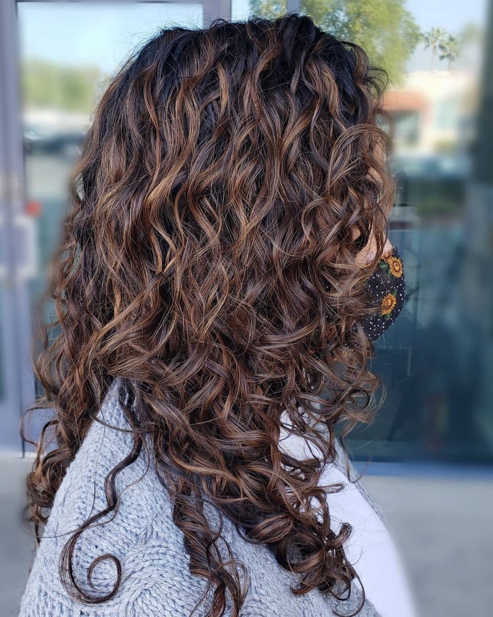 Curly Hair With Caramel Highlights Is 2025's Most Wanted Style