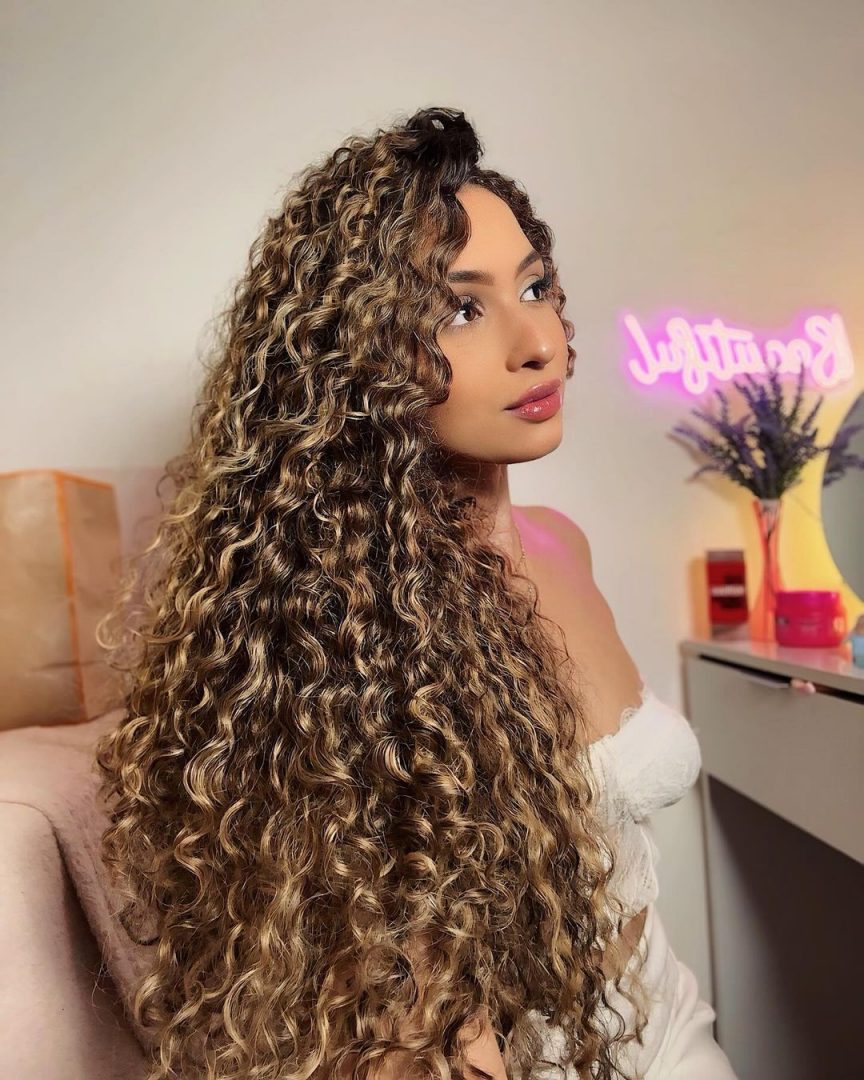 Curly Hair With Caramel Highlights Is 2025's Most Wanted Style