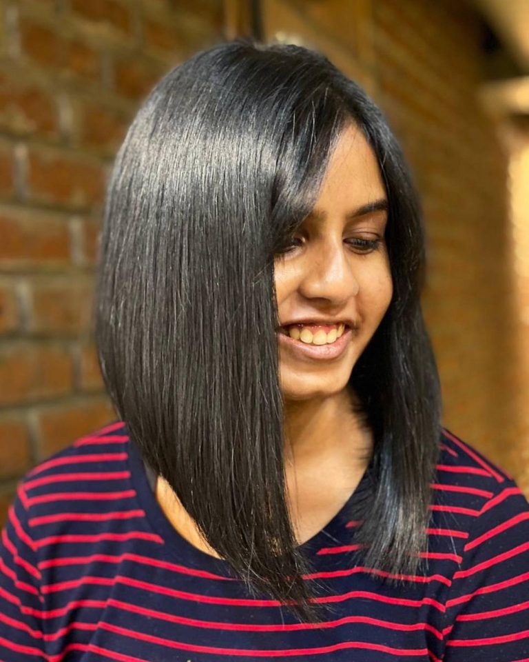 Millennial Side Bangs Are Back And Here’s How To Wear Them