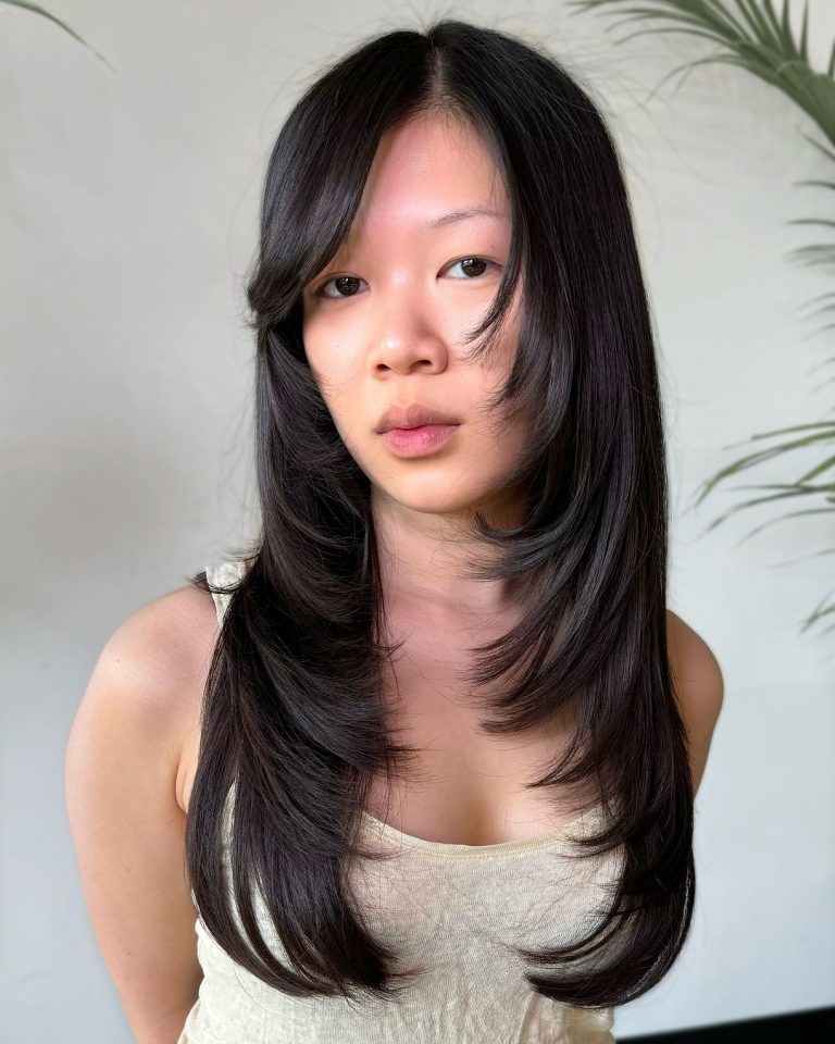 Millennial Side Bangs Are Back And Here’s How To Wear Them