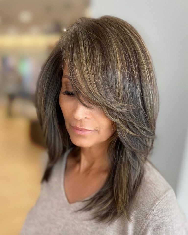18 Most Flattering Medium-Length Haircuts For Round Faces