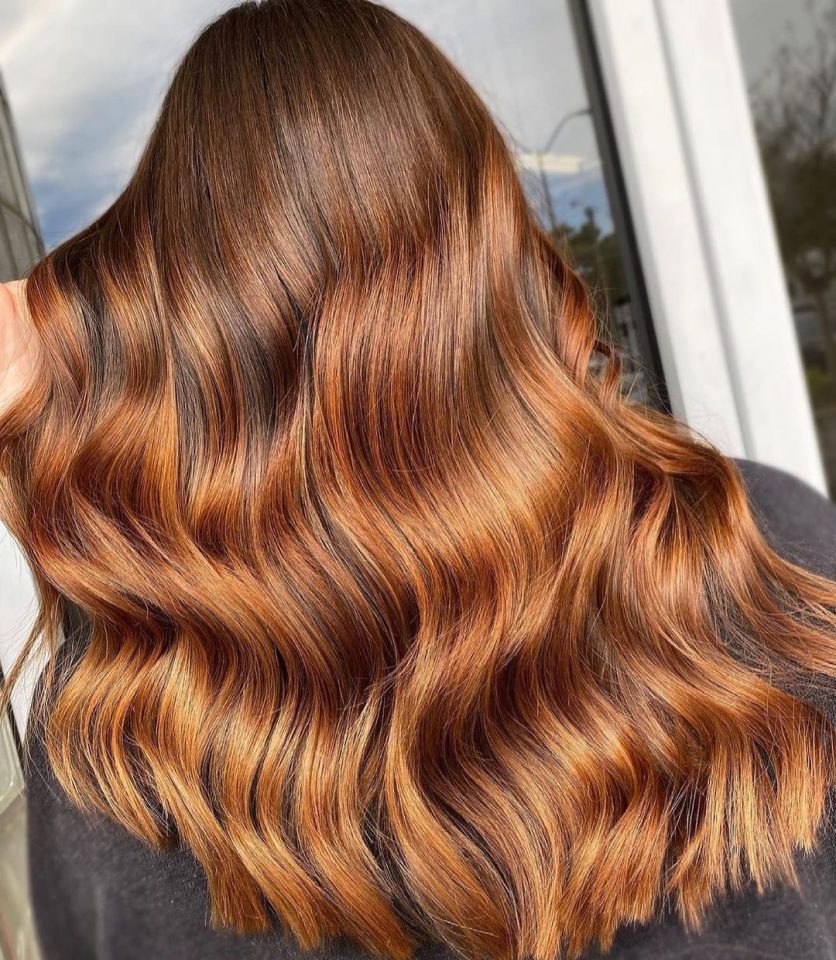 Renueva tu look con la tendencia del tinte Honey Copper