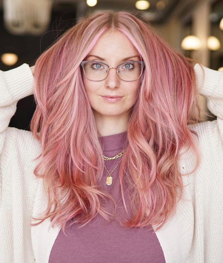 Cabelo Rosa Pastel Fresco e Divertido é a Vibe para o verão 2025