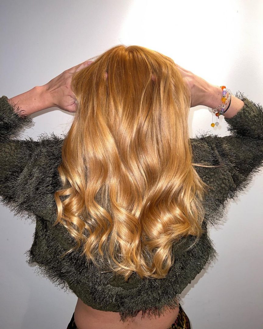 Color de pelo castaño claro es el tono rojo más caliente de 2024