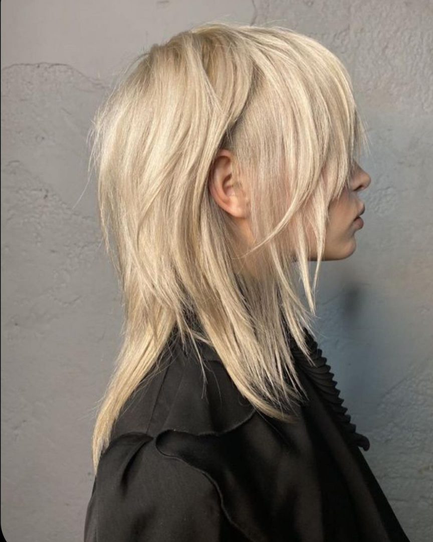 22 Kitty Cut Hairstyles That Prove It's The Hottest Layered Look Of 2025
