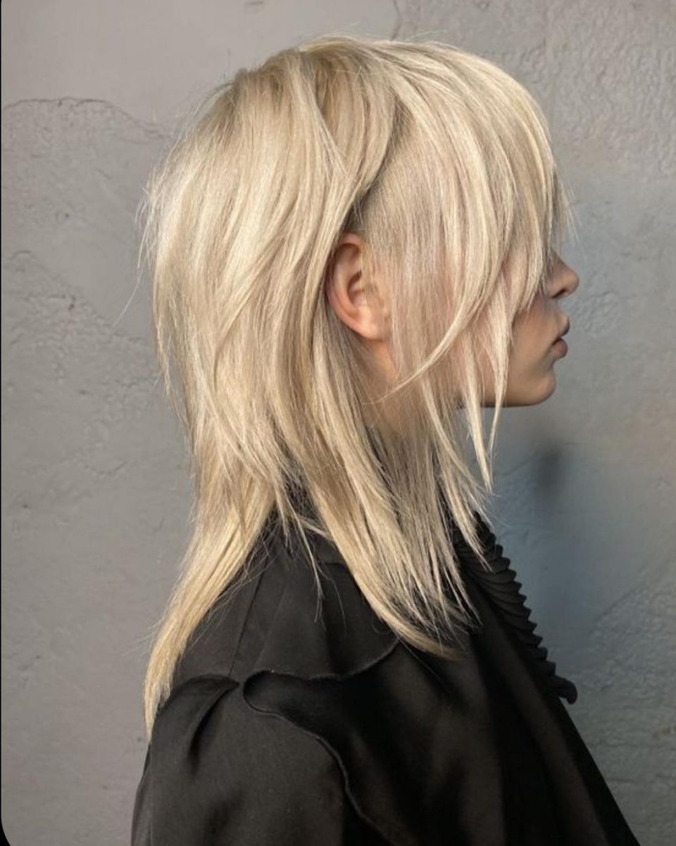 22 Kitty Cut Hairstyles That Prove It's The Hottest Layered Look Of 2025
