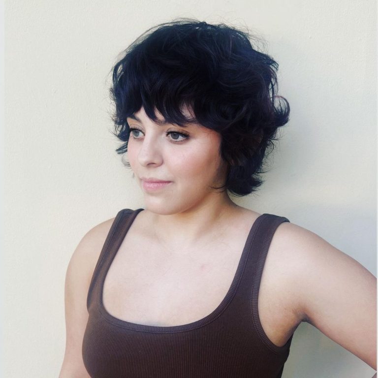 20 Stylish Flippy Hair Ideas To Stay On Trend This Fall