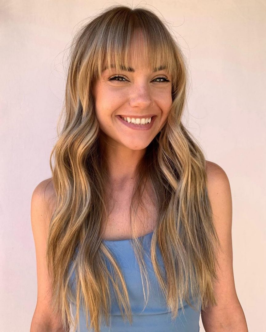 El rubio arena oscuro es el look perfecto para el final del verano