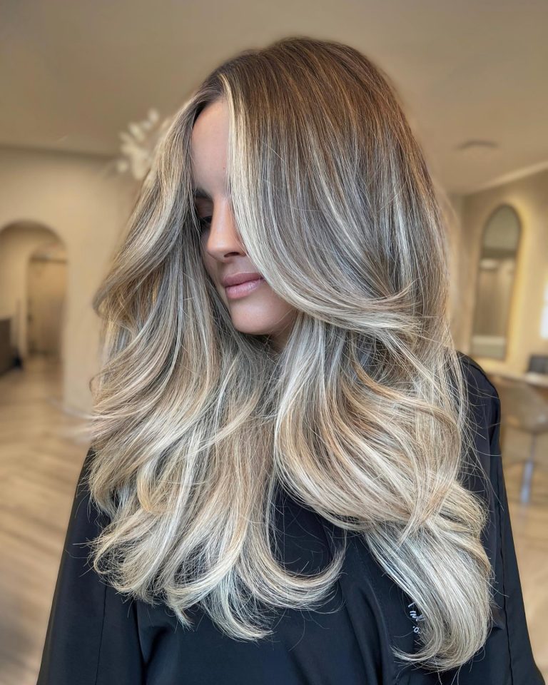 Le blond vivant est la couleur de cheveux qui ne demande que peu d ...