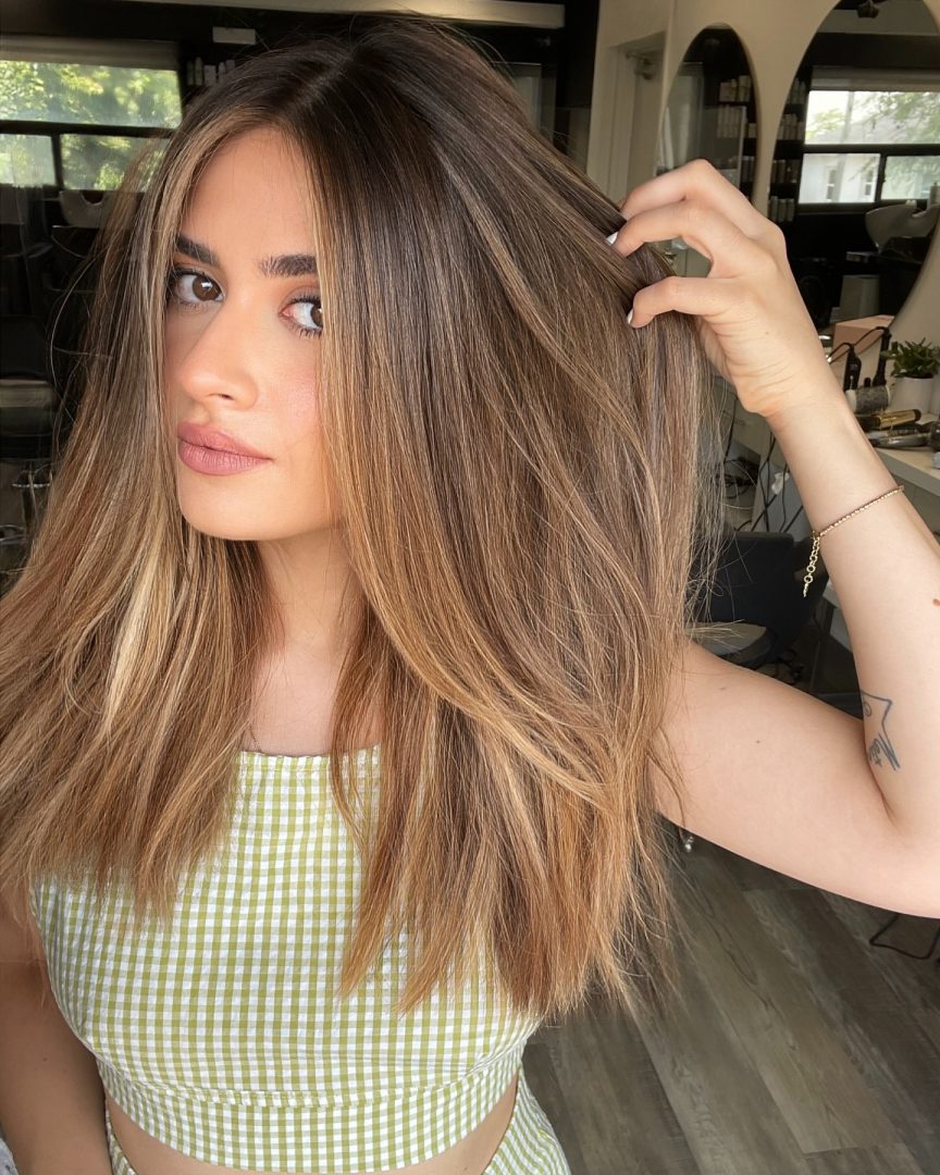 El rubio arena oscuro es el look perfecto para el final del verano