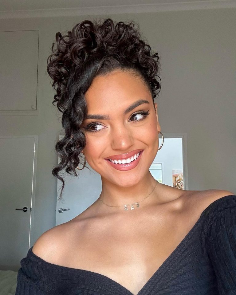 23 Fabulous HoCo Hairstyles To Glam Up Your Fresh Start