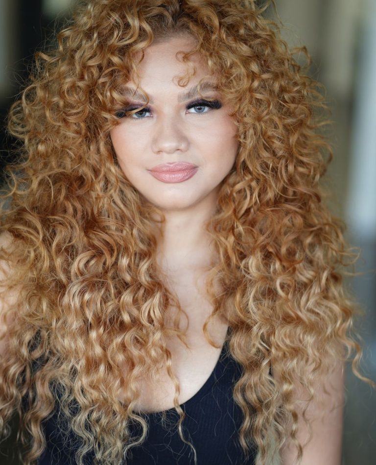 Honey Brown Curls Are A Mix Of Sweet And Chic You Have To Try