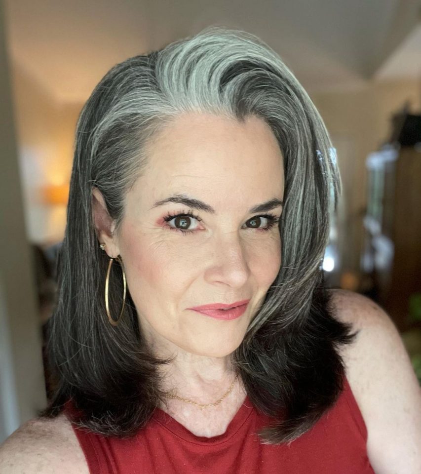 18 styles inspirants de transformation des cheveux gris