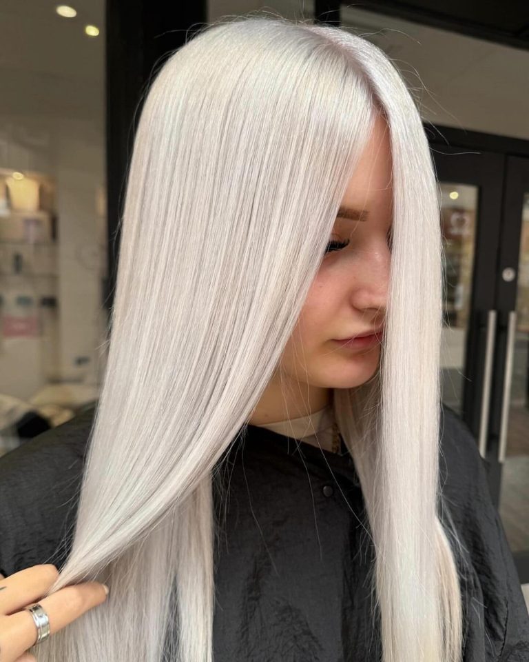 Here's Why It Girls Keep Going Back To Bleach Blonde Hair