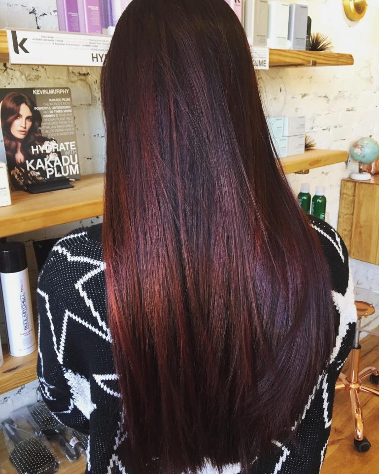 20 idées de cheveux rouge cerise flamboyant et fabuleux