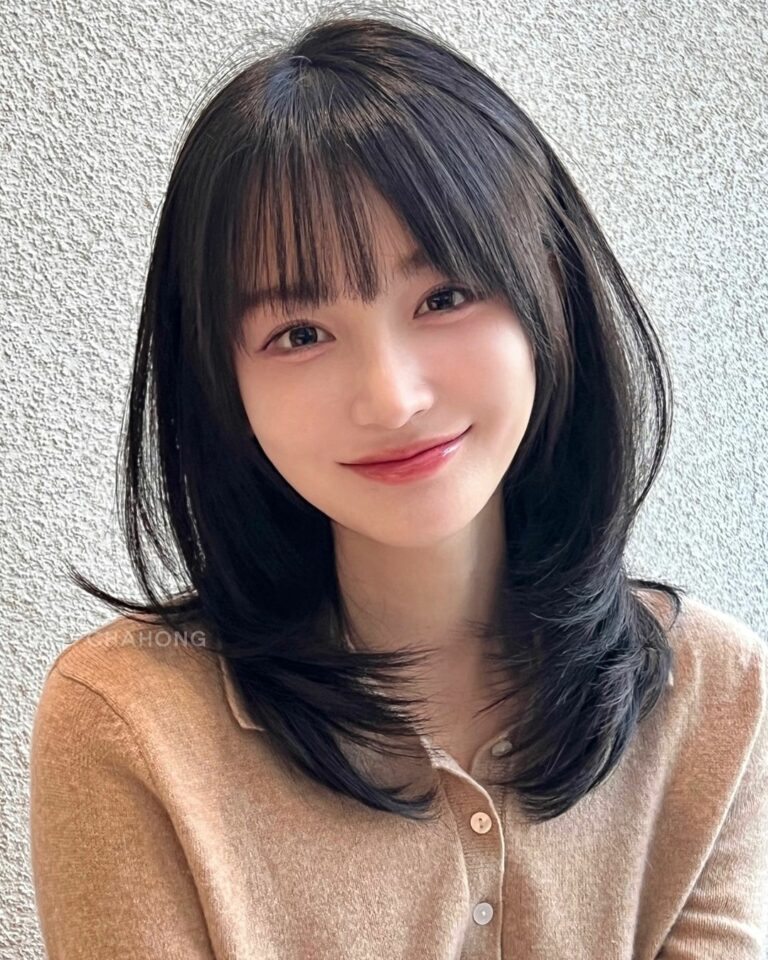 14 Volume-Boosting Layered Shoulder-Length Cuts For Thin Hair
