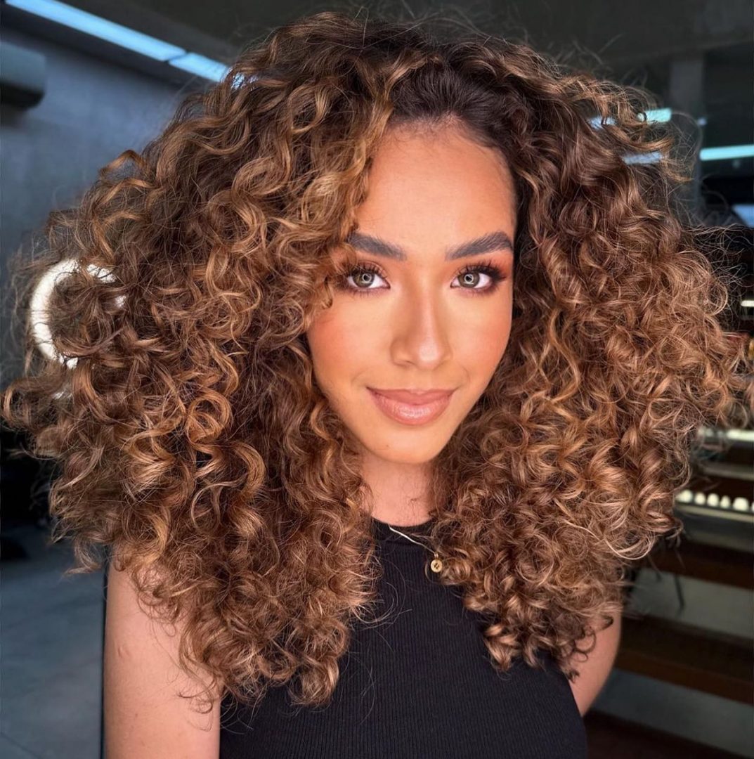 El pelo castaño rojizo está de moda y tenemos las fotos de Inspo