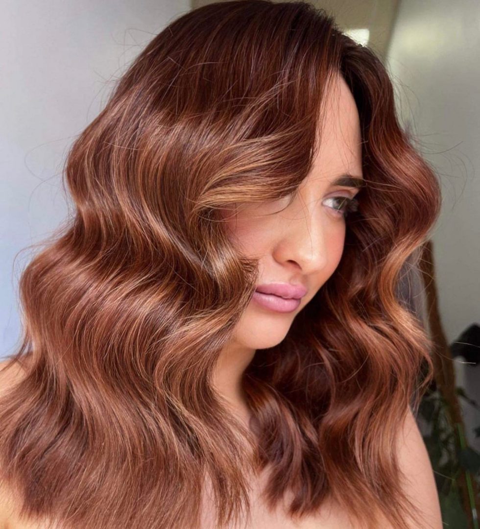 El pelo castaño rojizo está de moda y tenemos las fotos de Inspo