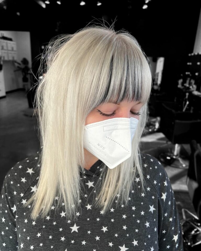 10 ideias de cabelos pretos e louros para um look fixe e de alto contraste