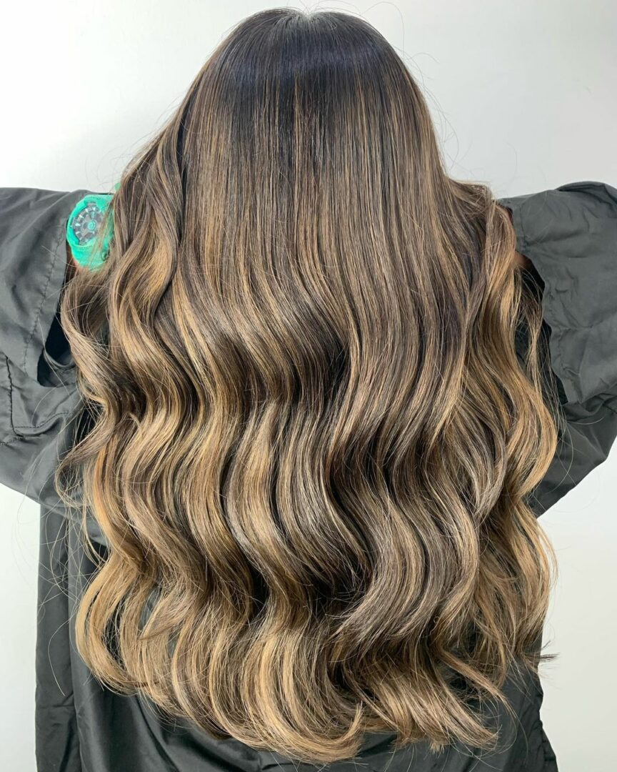12 ideas de cabello castaño caramelo para el otoño que tienes que ver
