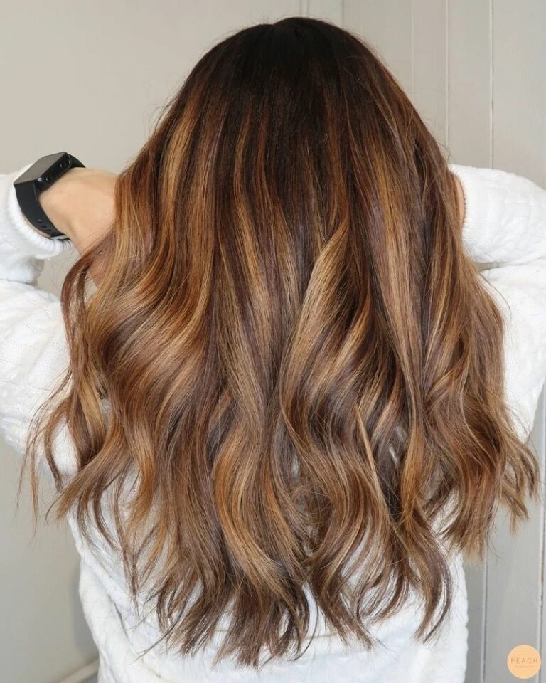 12 ideas de cabello castaño caramelo para el otoño que tienes que ver