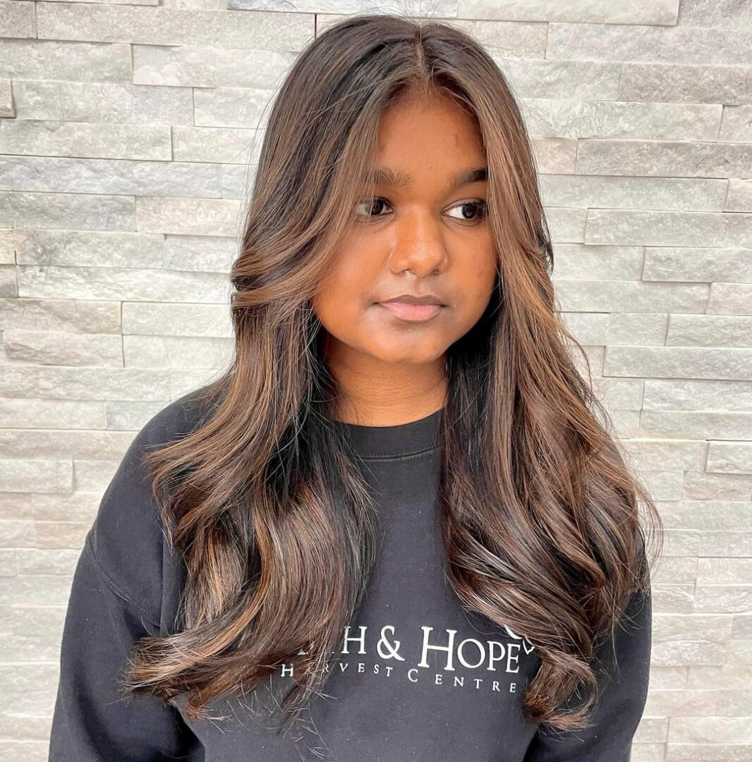 10 ideas para el pelo castaño chocolate para un otoño cálido y acogedor
