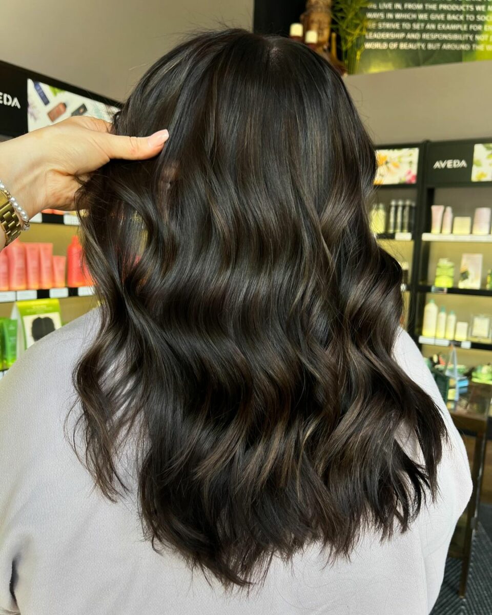 10 ideas para el pelo castaño chocolate para un otoño cálido y acogedor