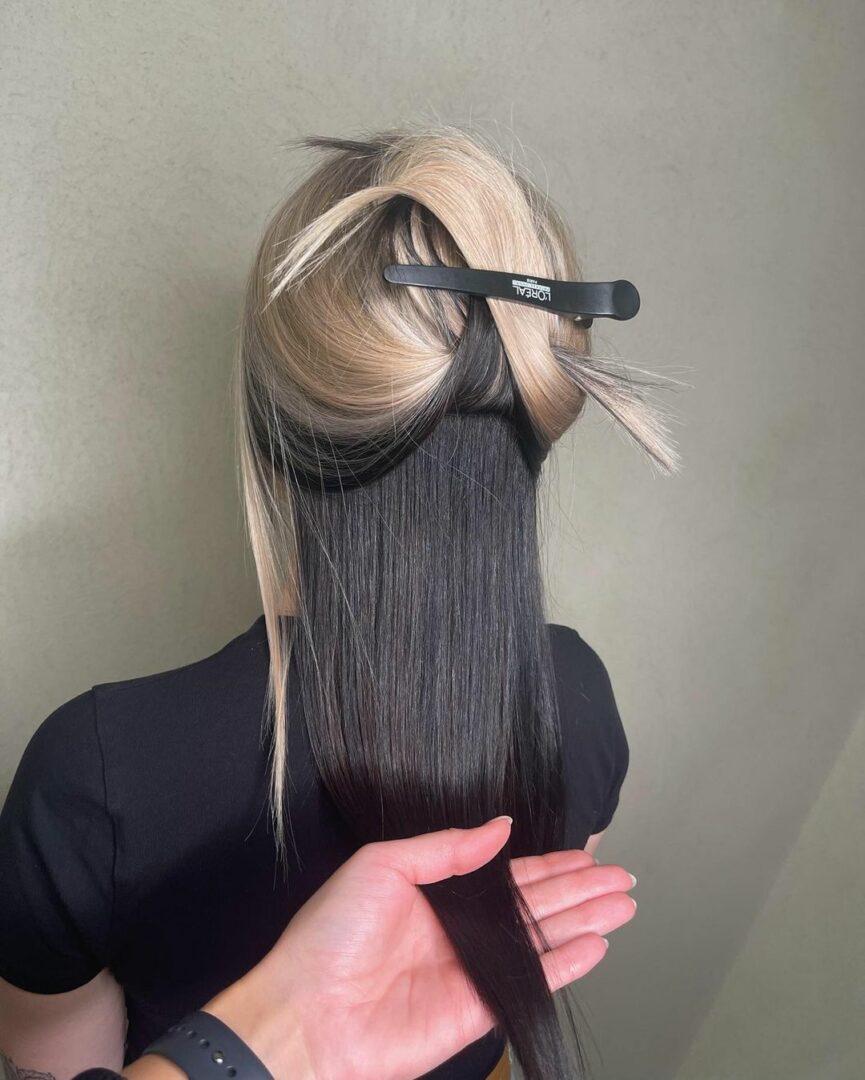 10 ideias de cabelos pretos e louros para um look fixe e de alto contraste