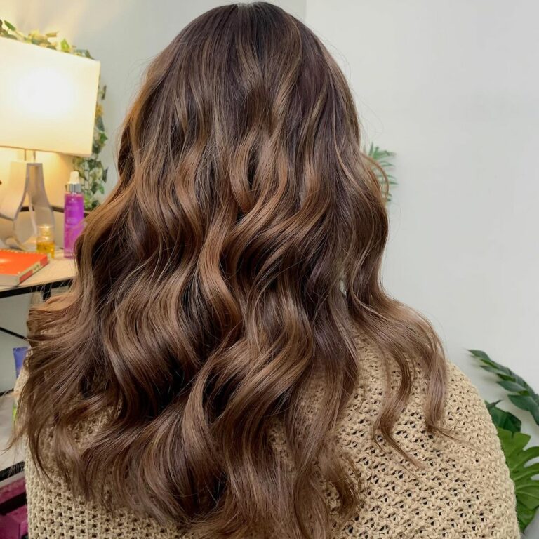 12 ideas de cabello castaño caramelo para el otoño que tienes que ver
