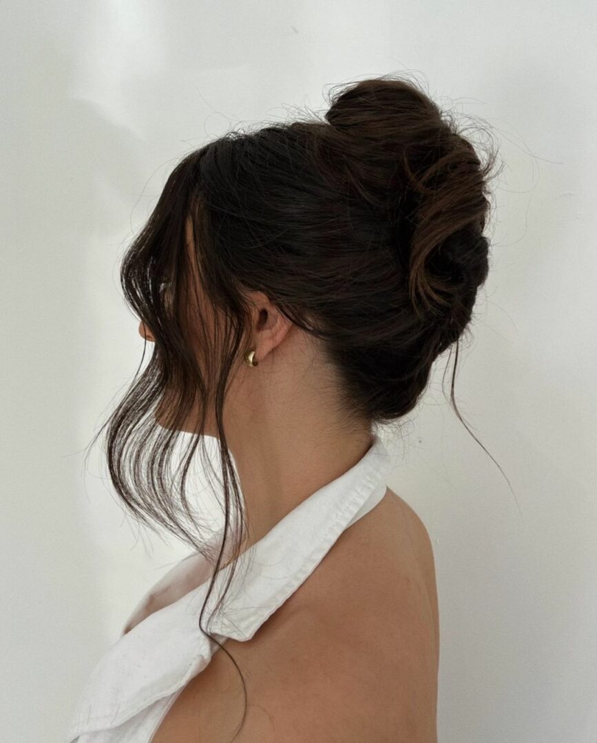 16 Winter Hairstyles That Are Both Cozy & Seriously Stylish