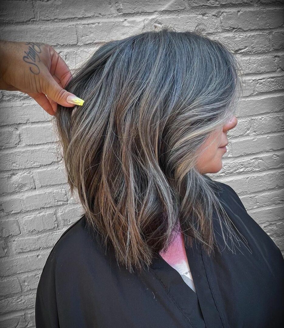 Top 50 Gray Hair With Lowlights Styles For Women Over 50