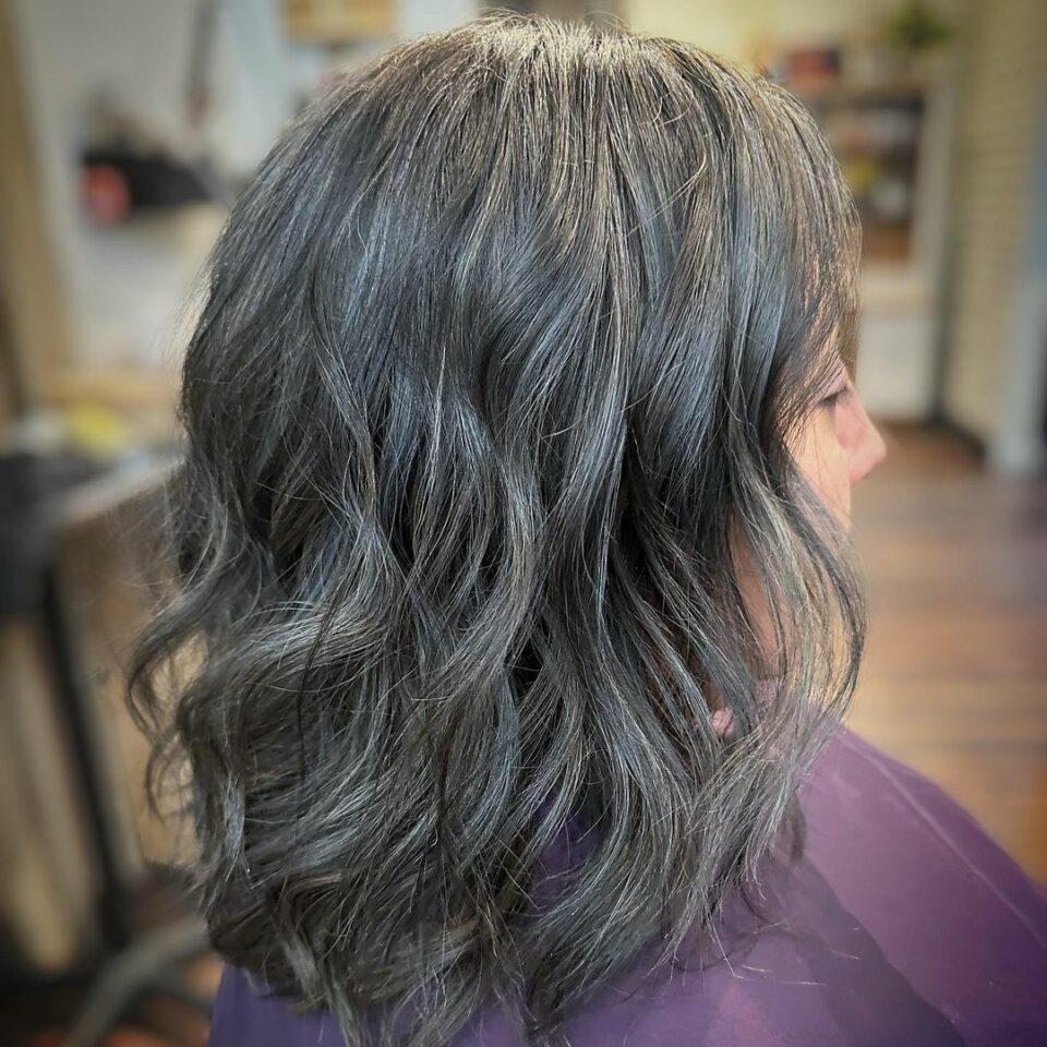 Top 50 Gray Hair With Lowlights Styles For Women Over 50