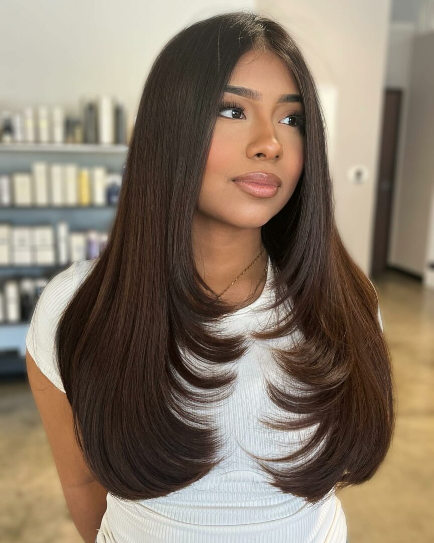 16 Haircuts With Layers That Make Straight Hair Look Thicker & More ...