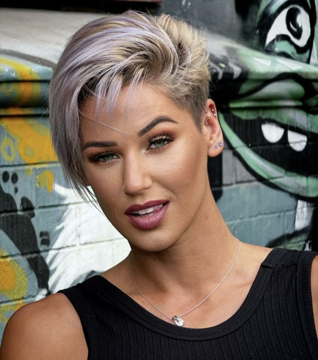 12 Bold Styles To Elevate Your Look With A Pixie Cut With Highlights