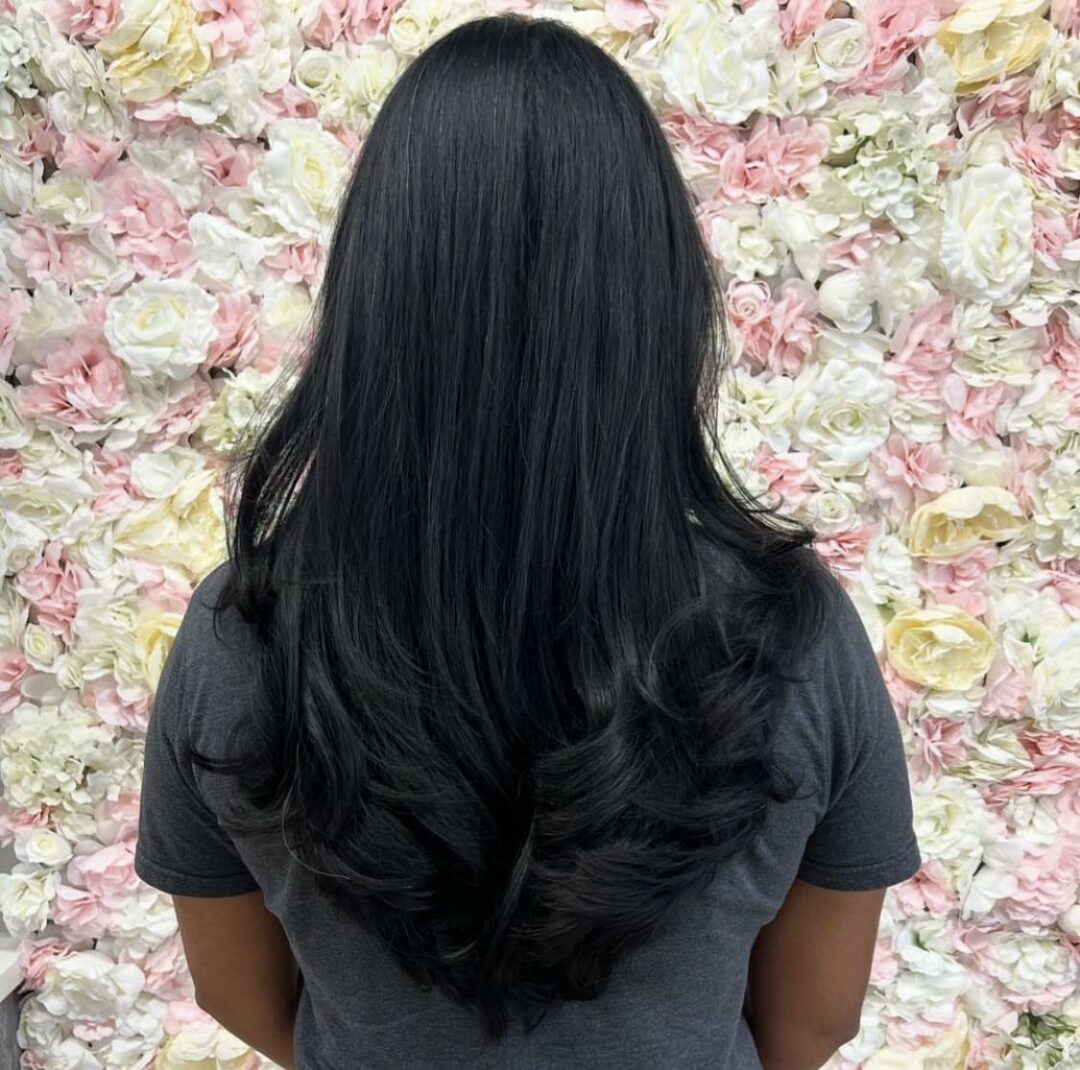 10 idées de coupes en V pour cheveux moyens avec mèches qui sont assez ...