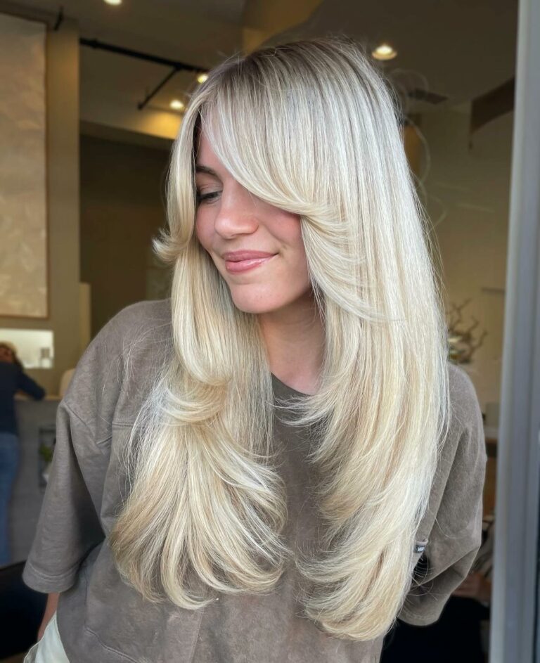 16 Haircuts With Layers That Make Straight Hair Look Thicker & More ...