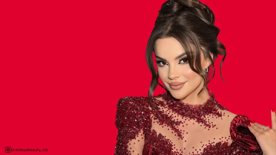 12 Stunning Holiday Hair Looks That Will Get You In The Festive Mood